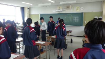 2年生【学級目標デザイン決め】 | 津島市立暁中学校