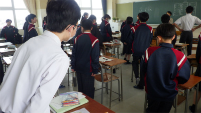 2年生【学級目標デザイン決め】 | 津島市立暁中学校